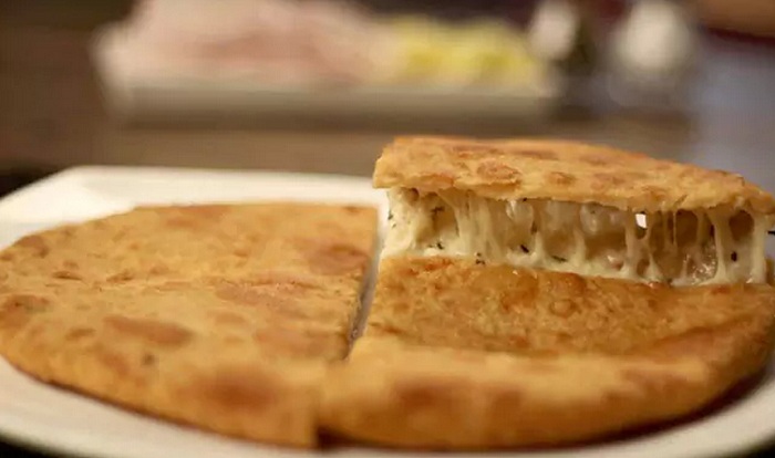 Best Places To Have Hot-In-Plate Paranthas In Mumbai